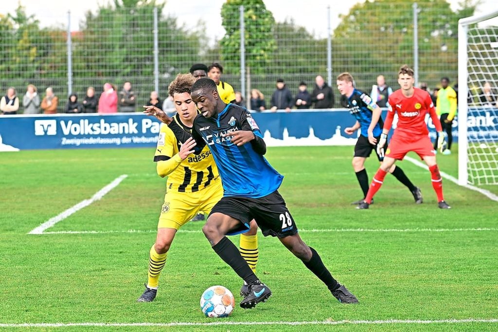 Jung-Profi Ilyas Ansah fliegt mit