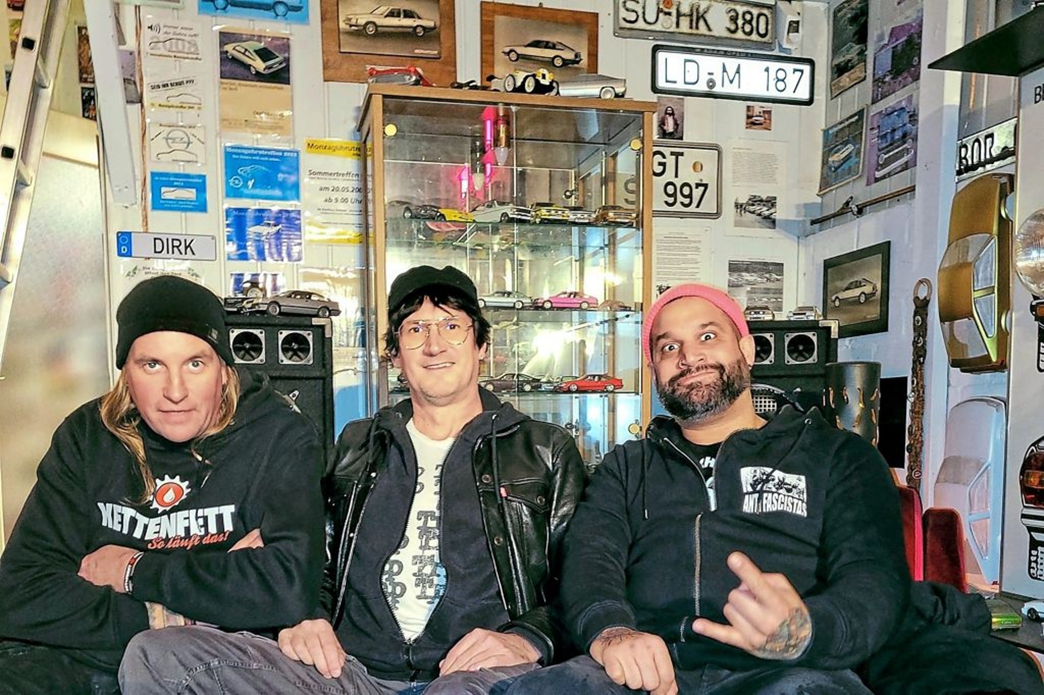 Auf dem roten Sofa in der alten Tanke