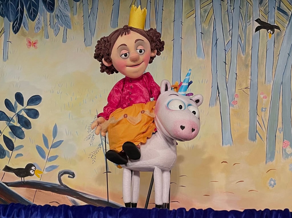 Puppentheater: Bockiges „NEINhorn“ gastiert am 15. Januar in Warburg