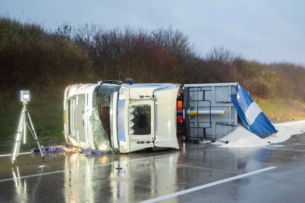 A4 nach Lkw-Unfall zwischen Aachen und Eschweiler gesperrt
