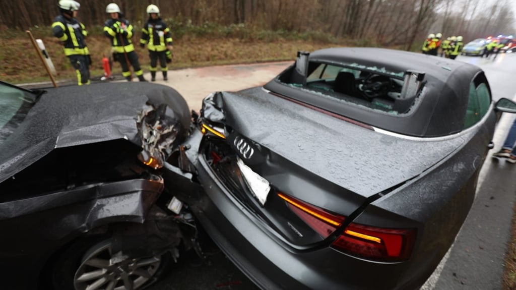 Unfall zwischen Siebenstern und Neuenheerse: Frau (29) in Lebensgefahr