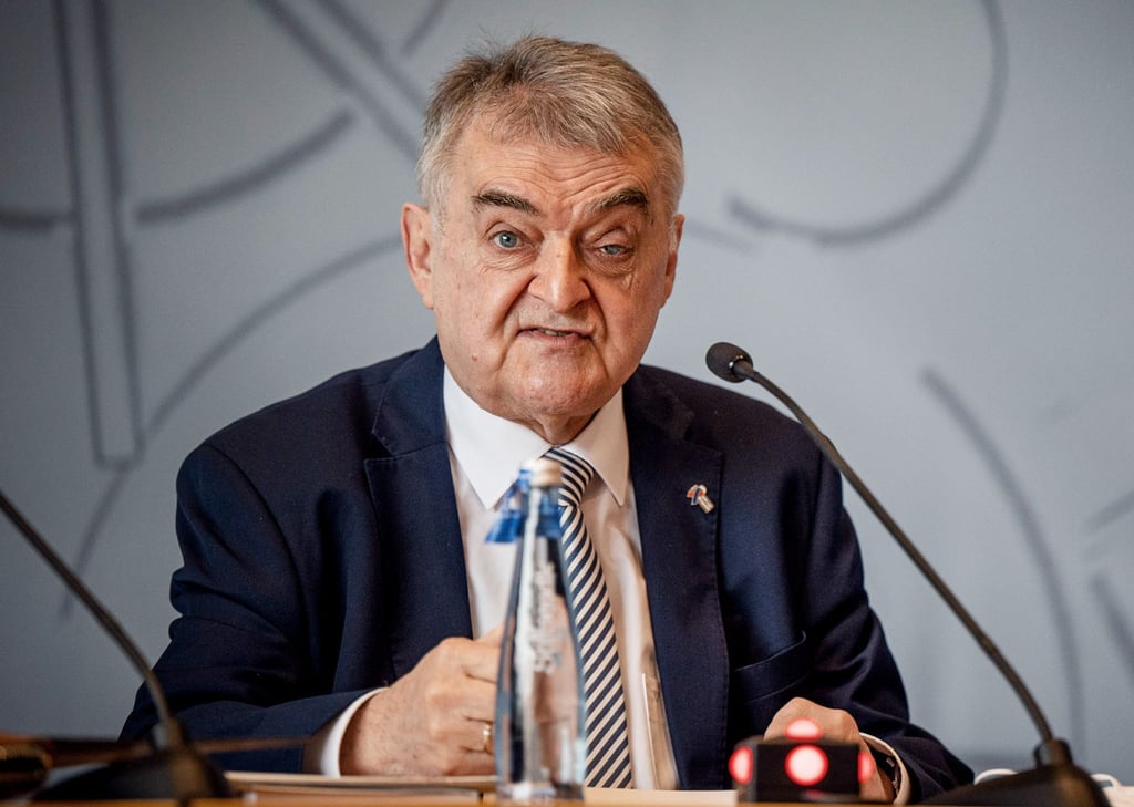 Auch Reul will strengere Regeln für Schreckschusswaffen