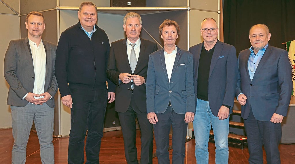 Strässer-Abschied und neuer Aufsichtsrat: So lief die ...