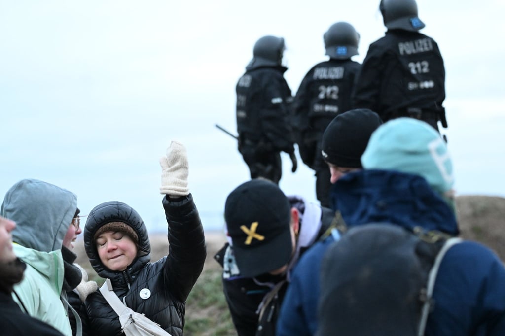 Greta Thunberg Tanzt An Der Tagebaukante