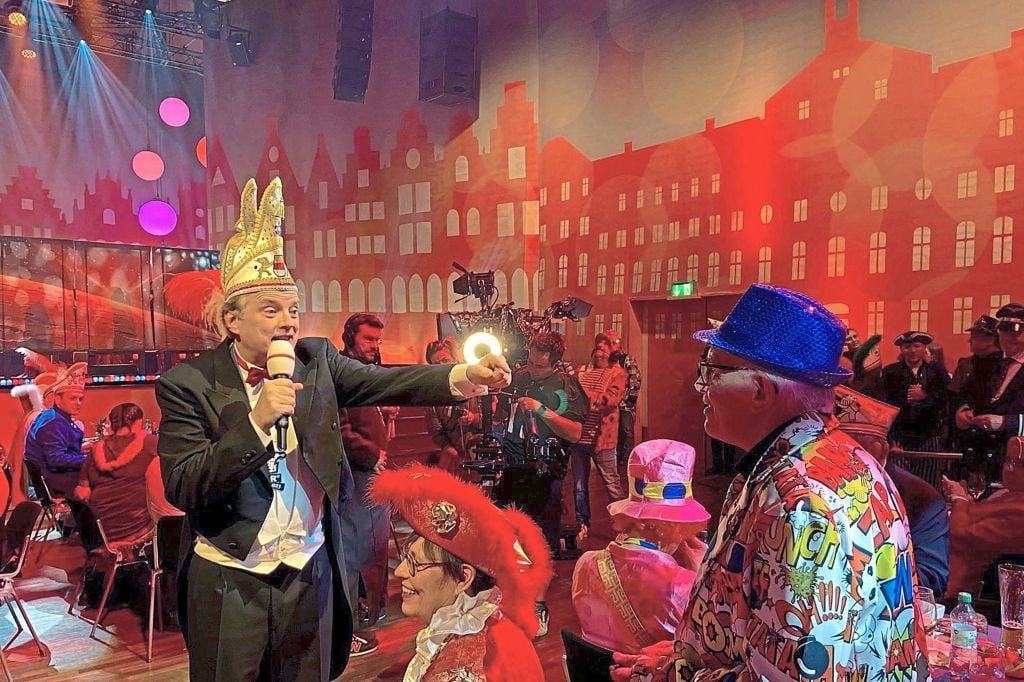 Jecke Paukenschläge, berührende Hymne