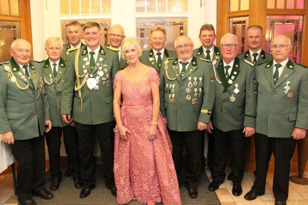 Schützenbruderschaft St. Meinolf in Schöning feiert Winterball