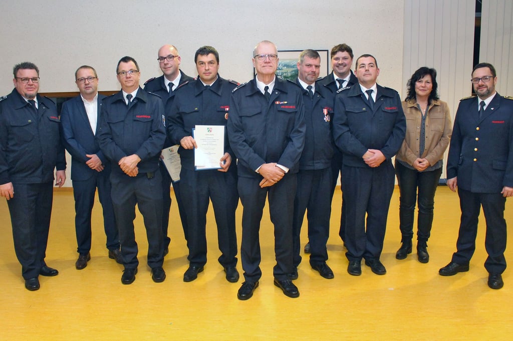 Michael Pohlmann erhält Ehrenzeichen in Gold mit Goldrand