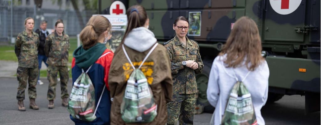 Girls' Day in Kaserne: Natürlich ist Bundeswehr auch Frauensache