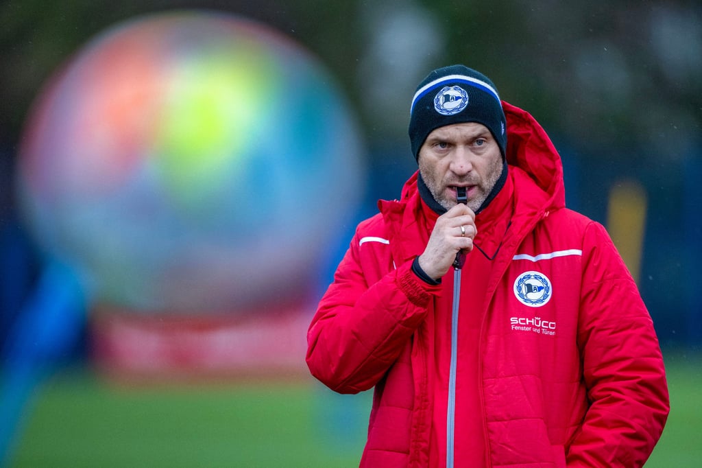 Arminia-Trainer Daniel Scherning sieht "Zug und Feuer"