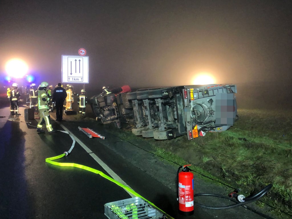Laster umgekippt: L776 bei Büren bis in den Abend gesperrt
