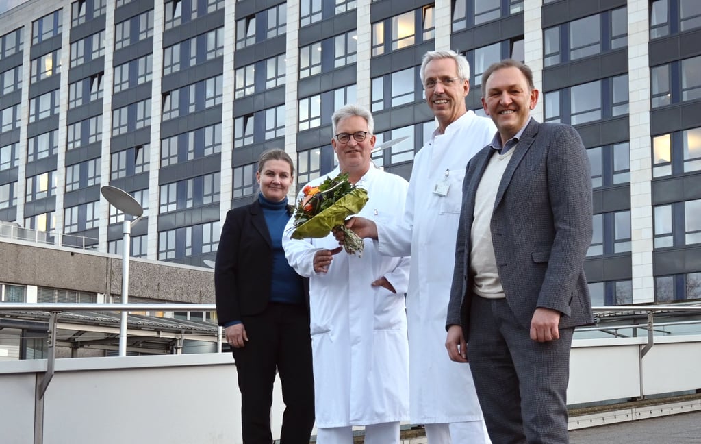 Dr. Manfred Hilscher übernimmt: Frauenklinik am Kinikum Herford hat ...