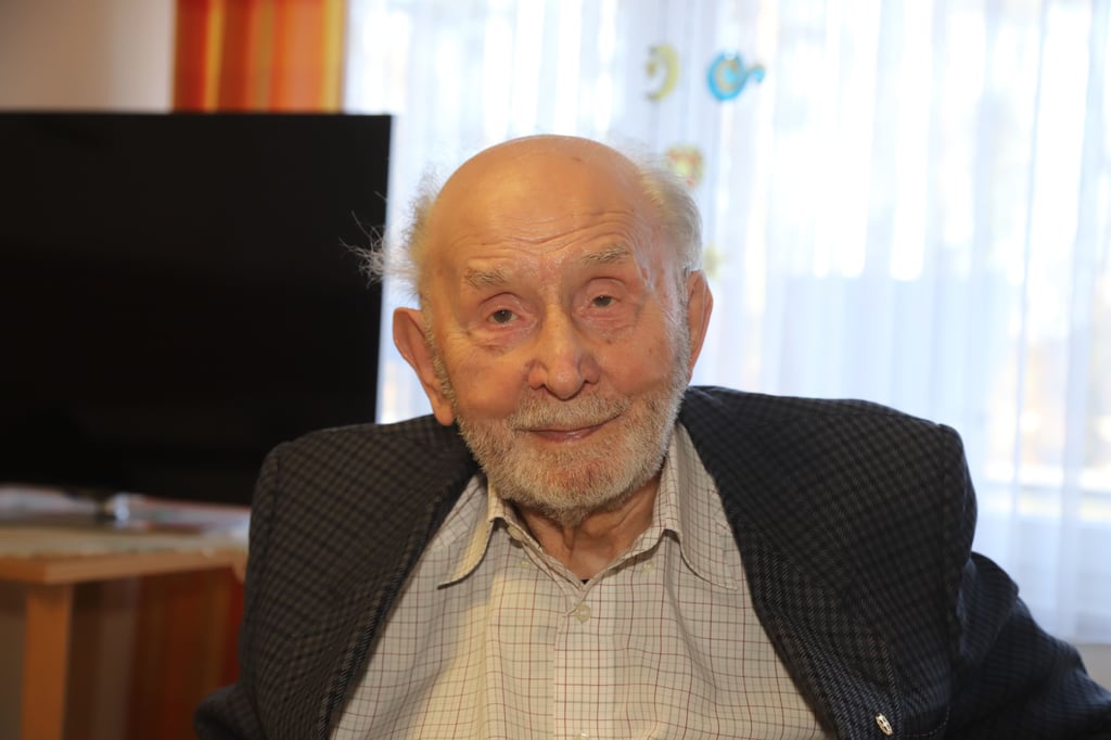 Schloß Holte-Stukenbrock Alfred Schmelter feiert 95. Geburtstag