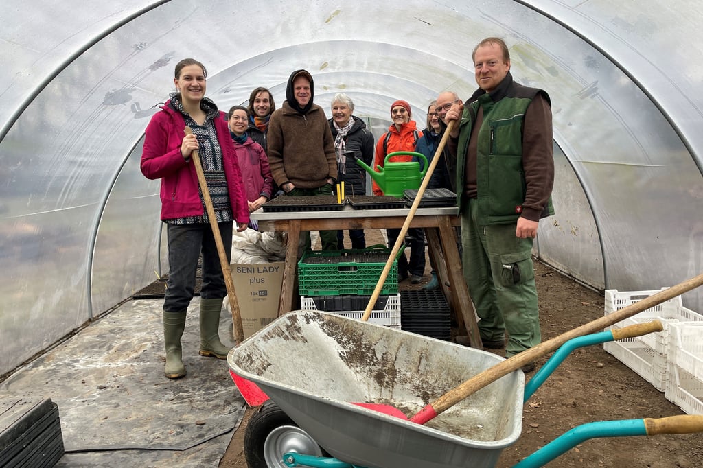 Für Gemüse und Obst selbst mit anpacken auf dem Feld: Solidarische ...