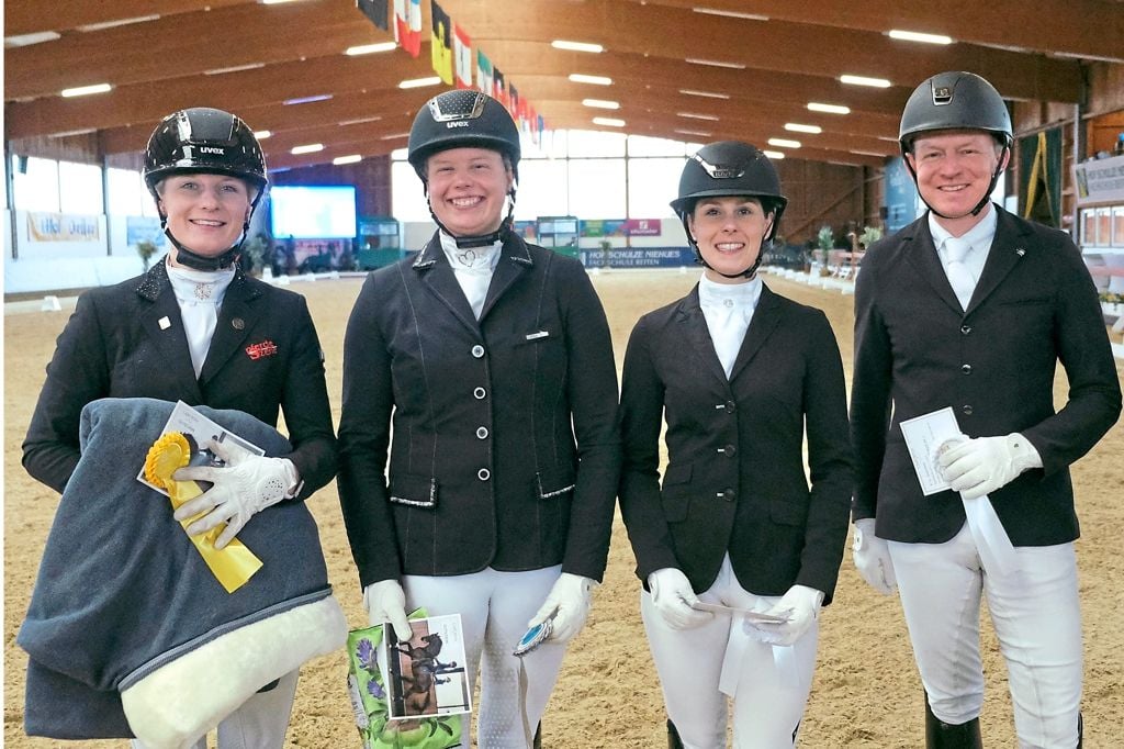 Bianca Nowag-Aulenbrock mit zwei Pferden erfolgreich