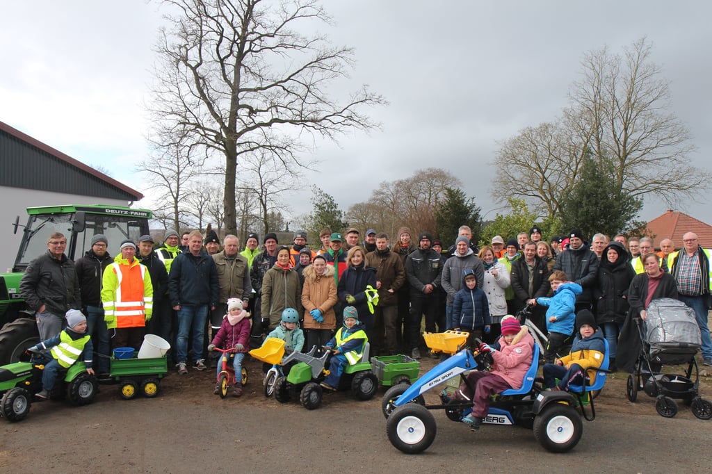 Oppendorfer schwingen den Besen