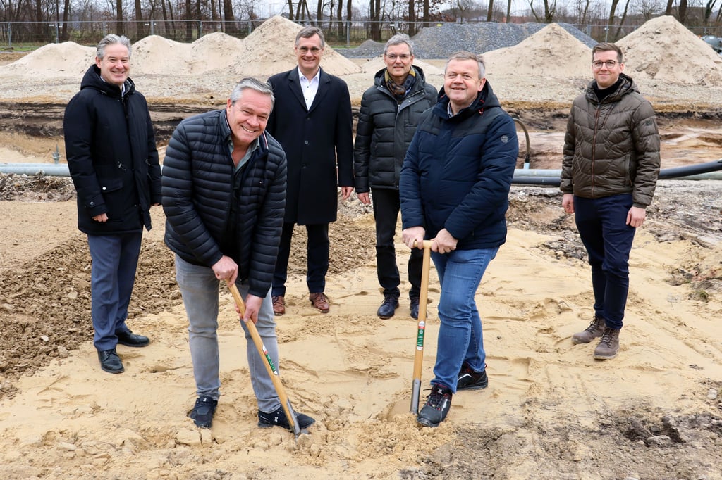 Hövelhof: Spatenstich für neues Sennebad gesetzt