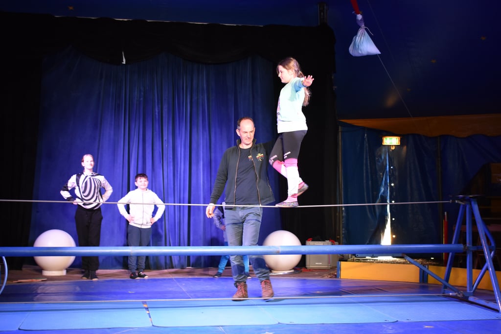 Stukenbrocker Schüler als Artisten: Seelenruhig übers Drahtseil