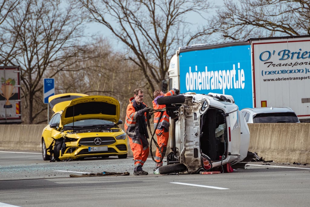 A30 bei Löhne: Kilometerlanger Stau nach schwerem Unfall