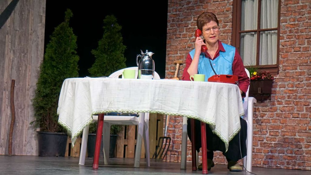 Plattdeutsches Theater Gescher feiert gelungene Premiere von „Opa, et langt!“