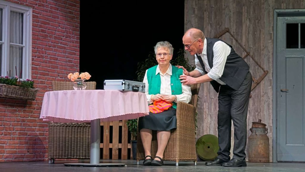 Plattdeutsches Theater Gescher feiert gelungene Premiere von „Opa, et langt!“