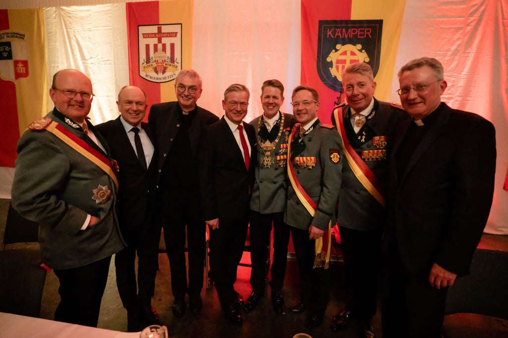 Paderborner Schützen feiern Königsabend