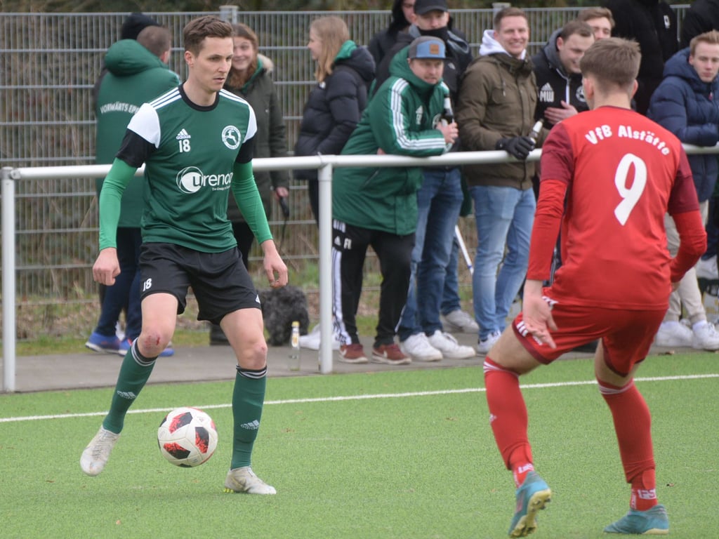 Timo Scherping ist mit dem Kopf zur Stelle und sorgt für das 1:0