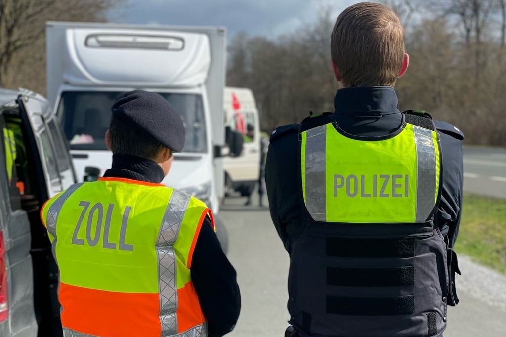 Gemeinsame Verkehrskontrollen von Polizei und Zoll im Kreis Paderborn