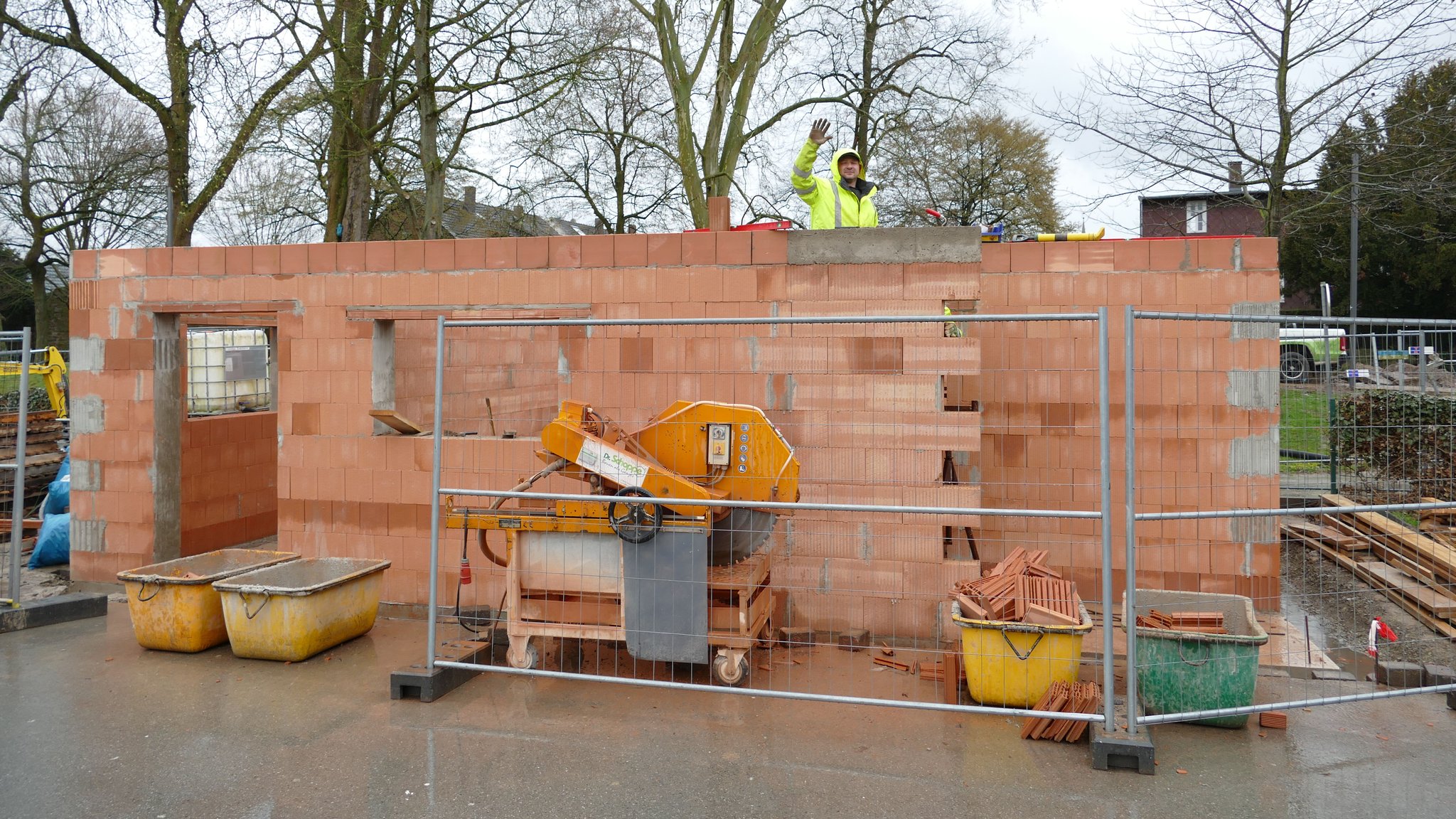 Toiletten für Landesgartenschau Höxter: Rohbau wächst am Berliner Platz