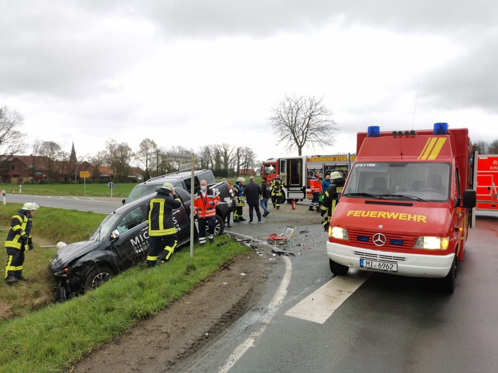 Stemwede: Zusammenstoß auf Klingenhagen-Kreuzung in Dielingen