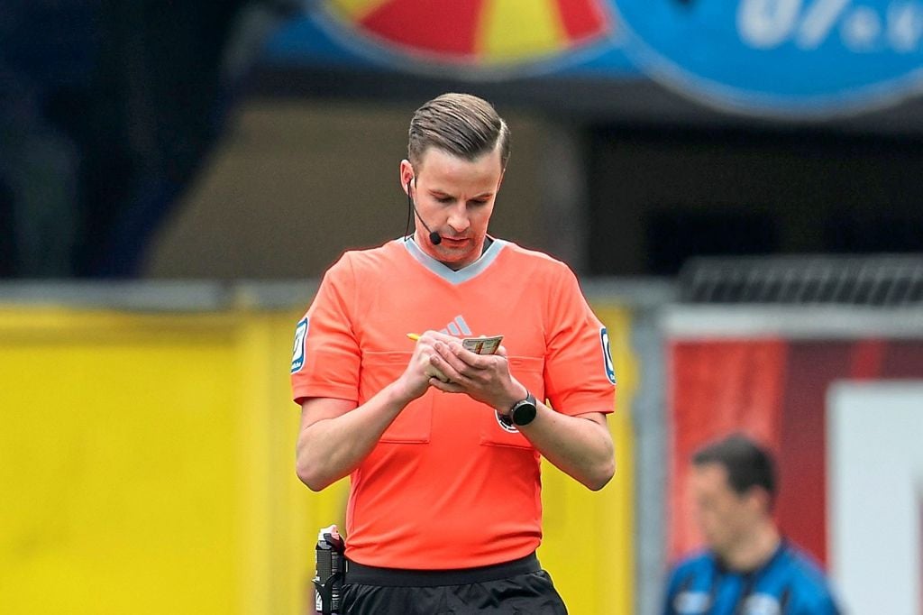 Kwasniok korrigiert den Schiri