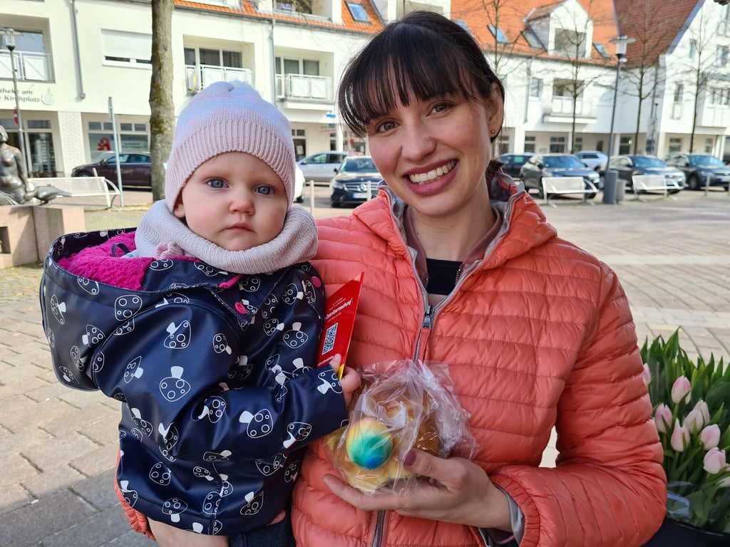 Mit der Lupe die Osternester gesucht