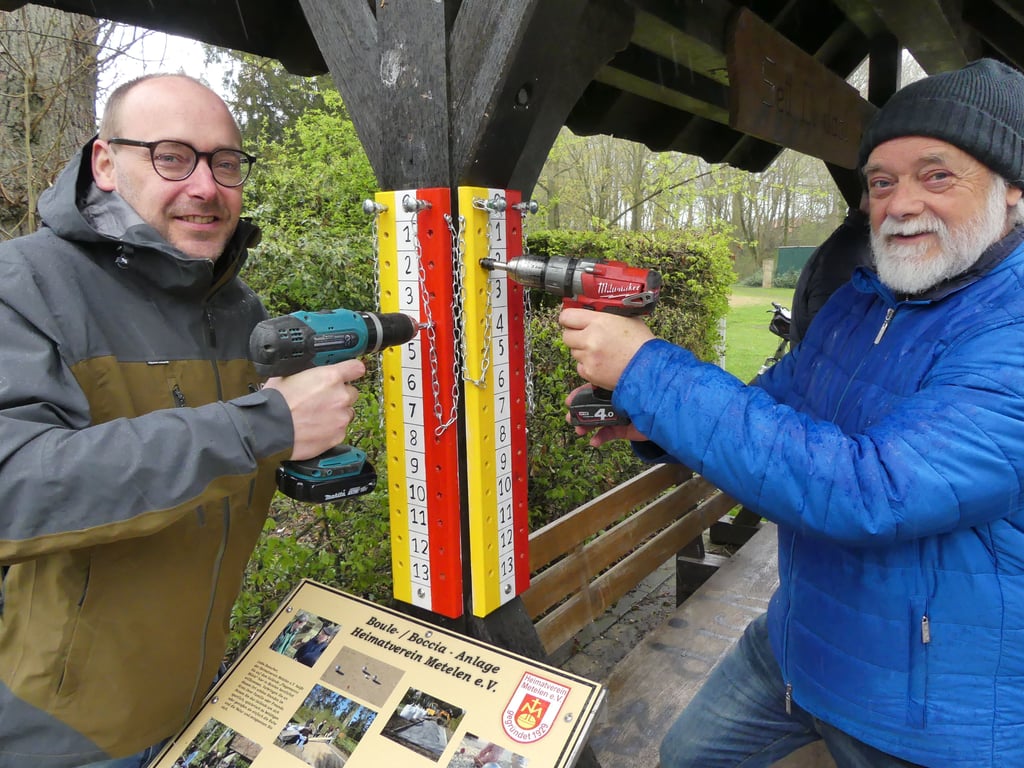 Gleich auf zwei Bahnen klackern die Kugeln