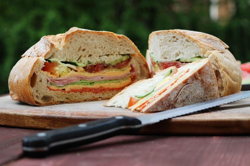 Warme Decke und leckere Snacks: Auf zum Frühlingspicknick