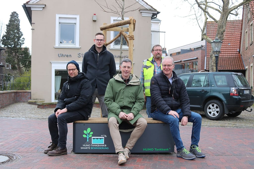 Drei Tankbänke für Bäume auf dem Stiftsplatz