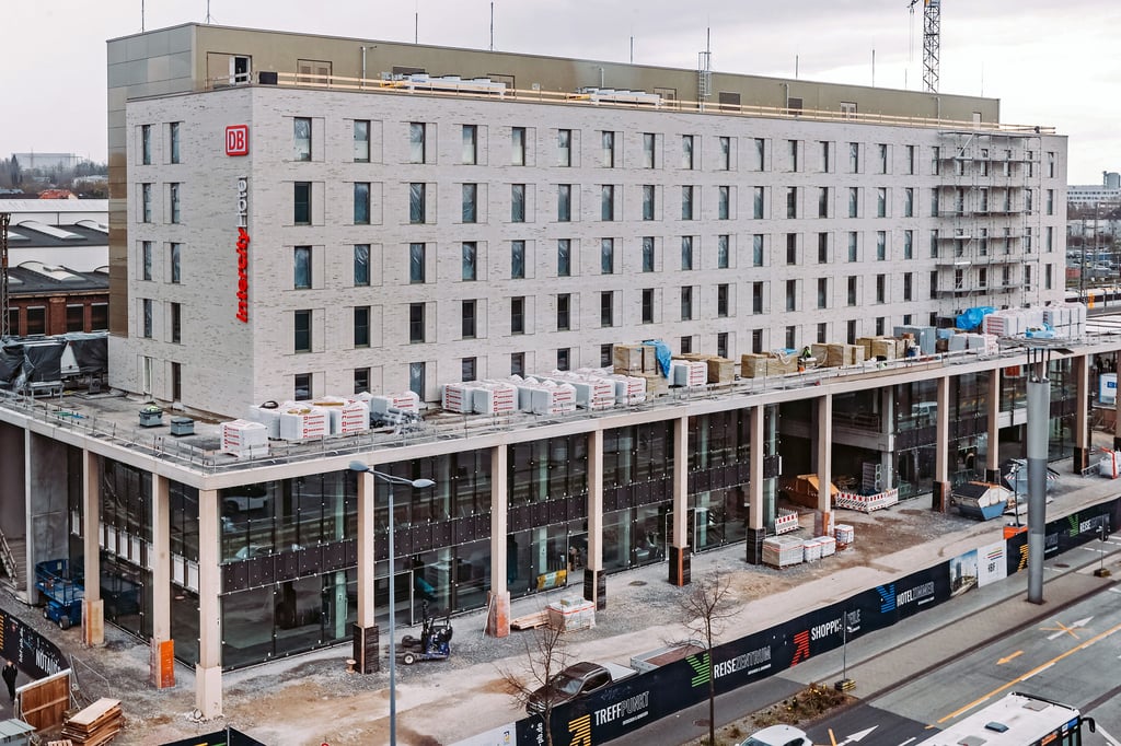 Der Paderborner Hauptbahnhof gestern und heute