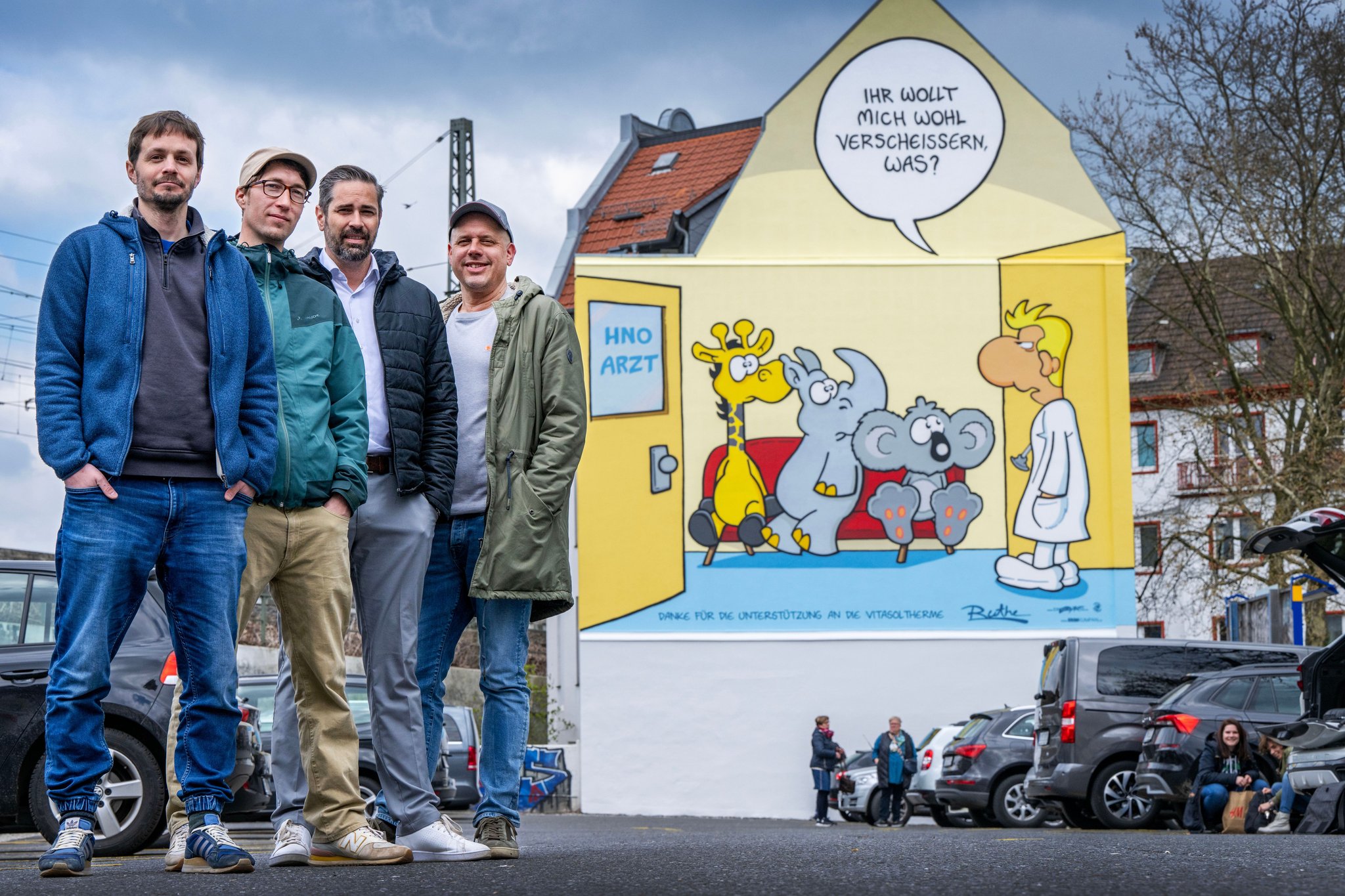 Bielefeld: Cartoon von Ralph Ruthe auf Hauswand