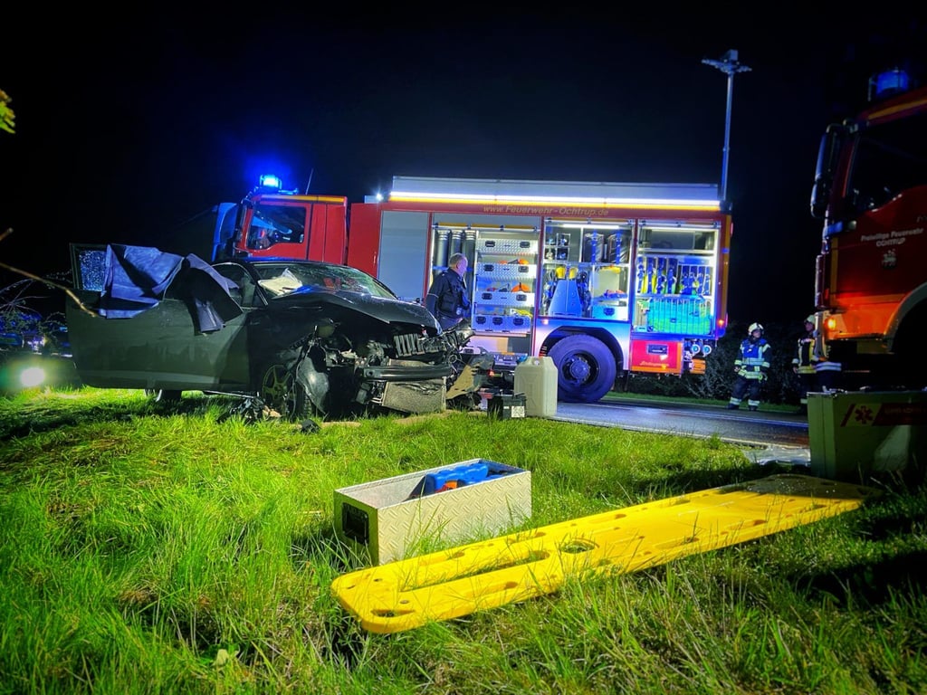 Sechs Verletzte nach schwerem Unfall auf der B54