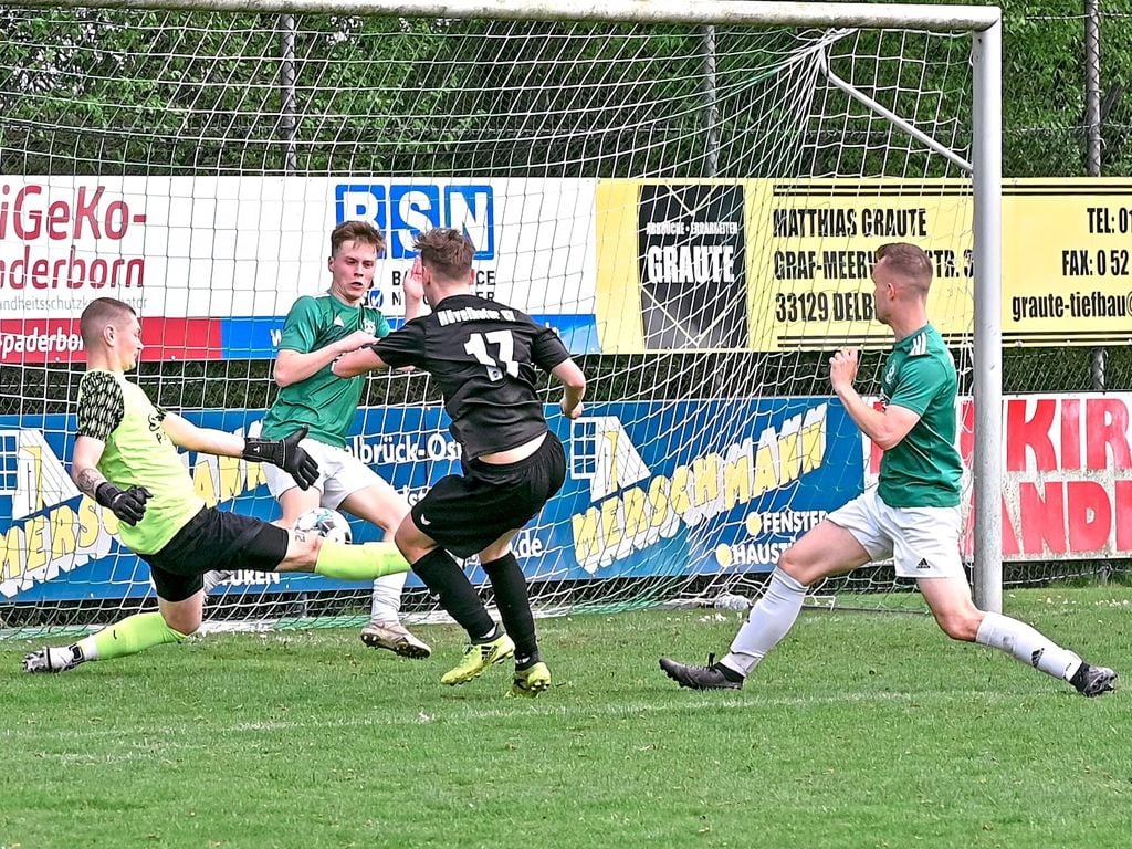 Fußball-Bezirksliga: Spektakel in Anreppen