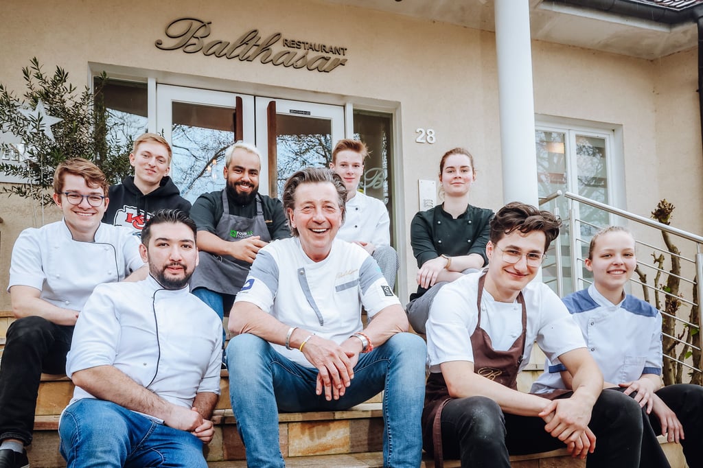 Stadt Paderborn ehrt Sternekoch Elmar Simon