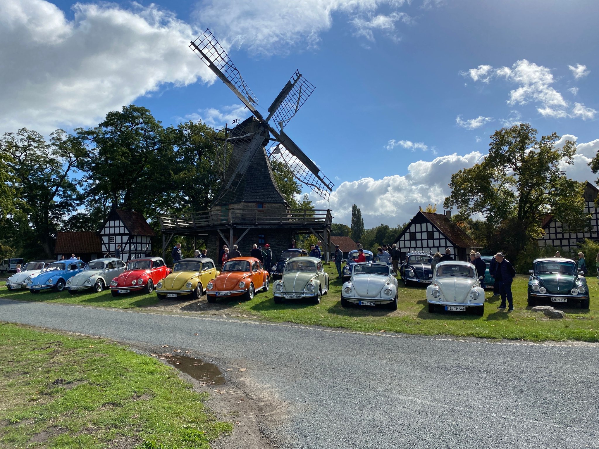Stemwede: Luftgekühlte Motoren brummen zur Mühle