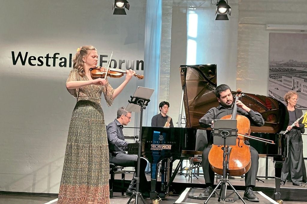 Drei Solisten und drei Sinfonie-Sätze