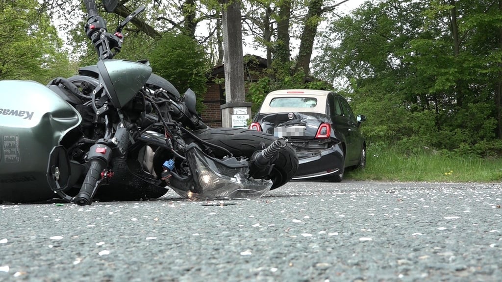 Motorradfahrer schwer verletzt