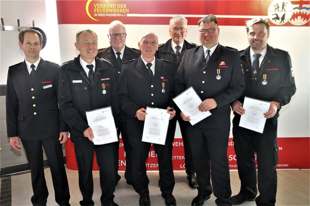 Wehrleute aus Paderborn erhalten Fluthilfemedaille