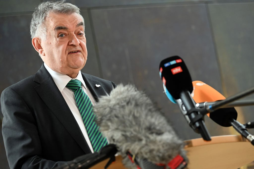 Reul über verletzte Einsatzkräfte: «Klingt nicht gut»