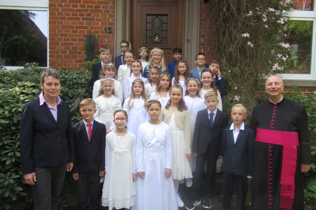 23 Kinder feiern Kommunion