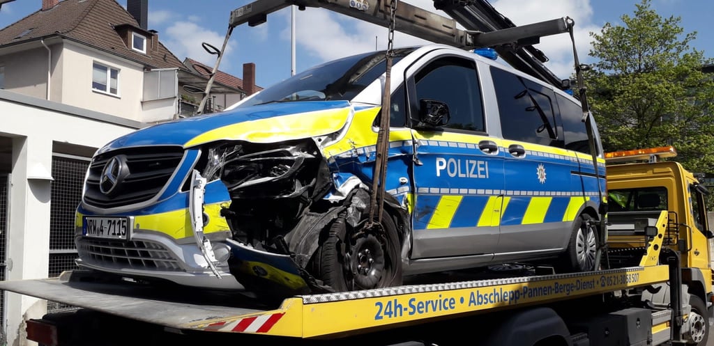 Bielefeld: Zusammenstoß mit Streifenwagen