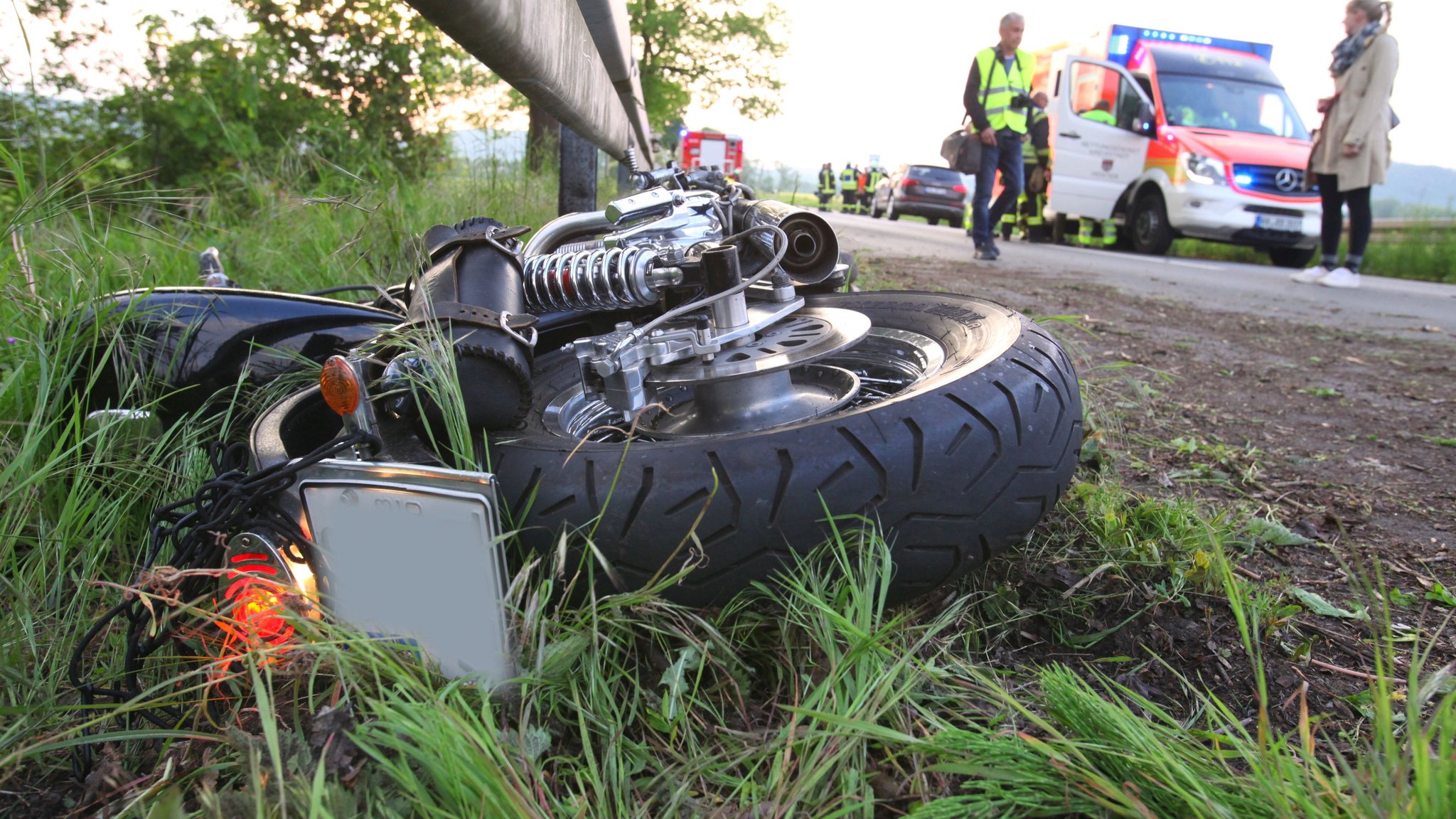 Unfall zwischen Höxter und Boffzen: Motorradfahrer schwer verletzt