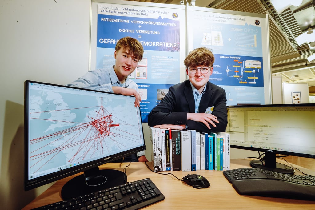 Zwei Paderborner gewinnen beim Bundeswettbewerb Jugend forscht