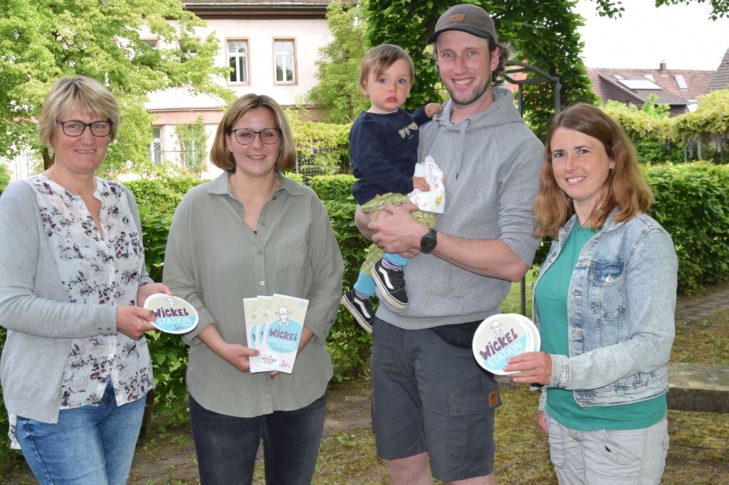 Flyer listet die Wickeltische in Höxter auf