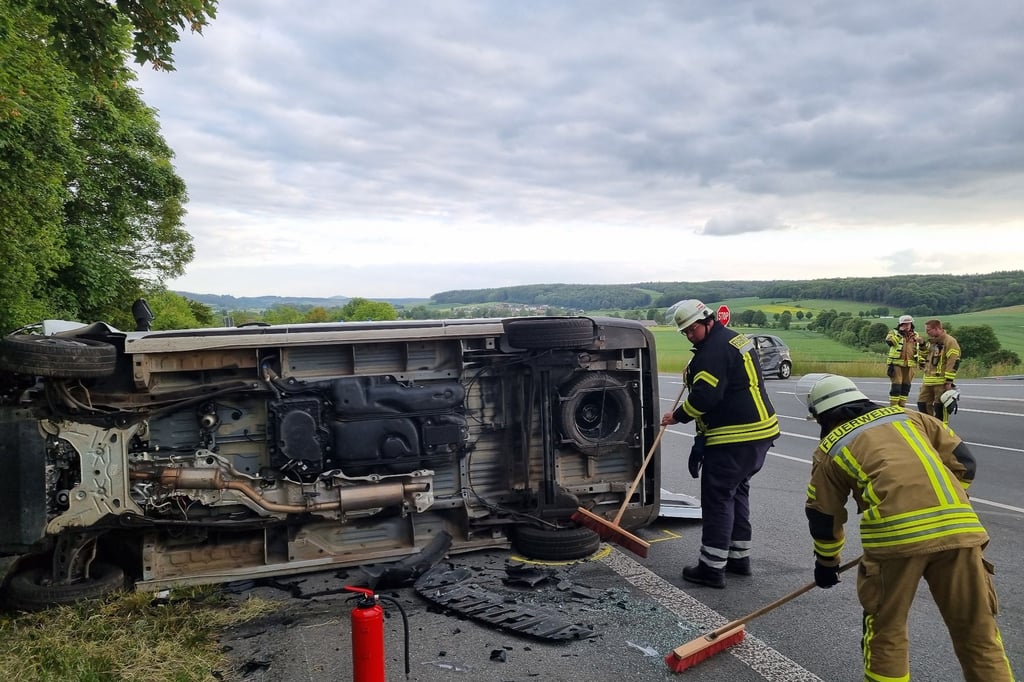 Schwerer Unfall auf A 44: Stau zieht sich bis Warburg